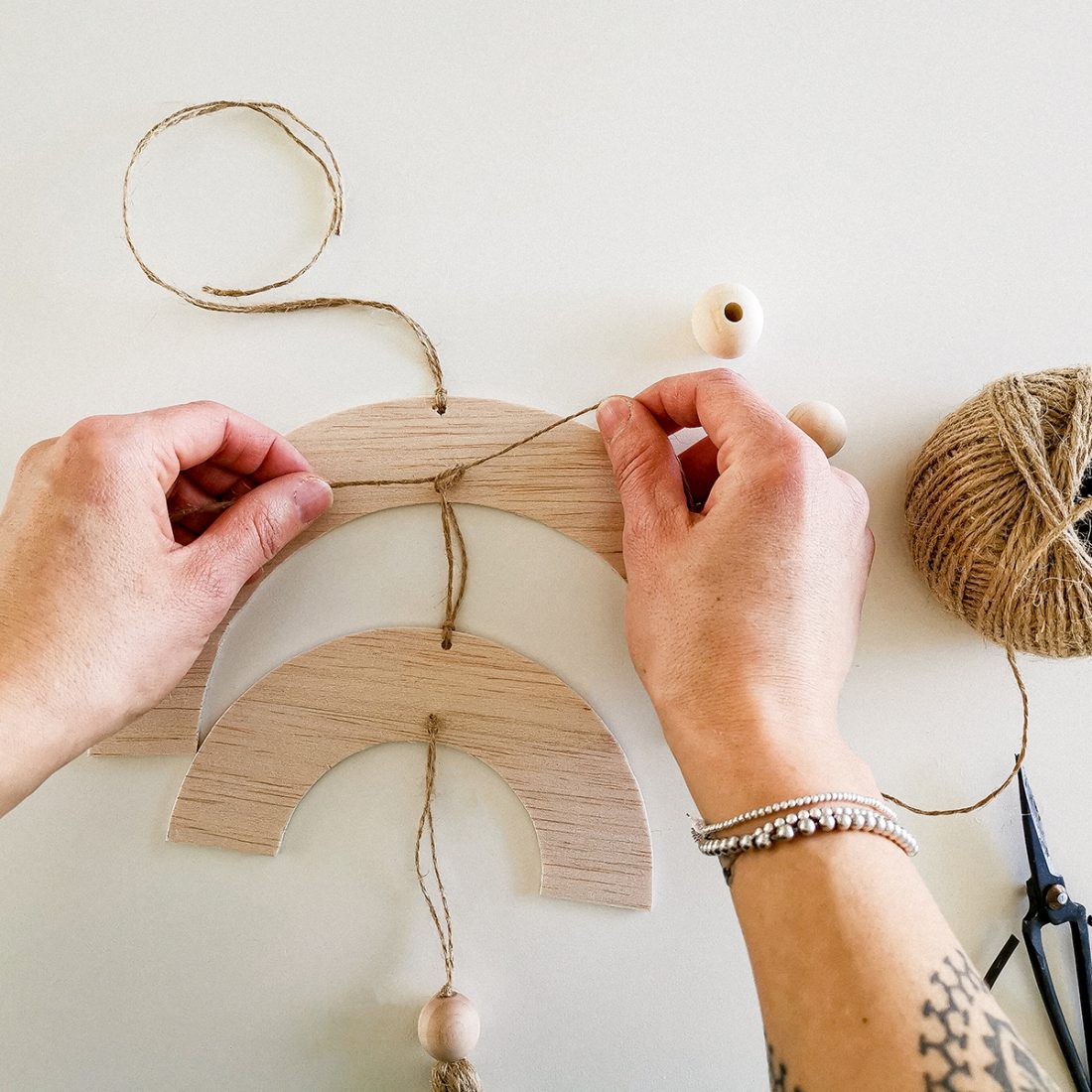 DIY - Mobile arc-en-ciel - L'An Vert du Décor