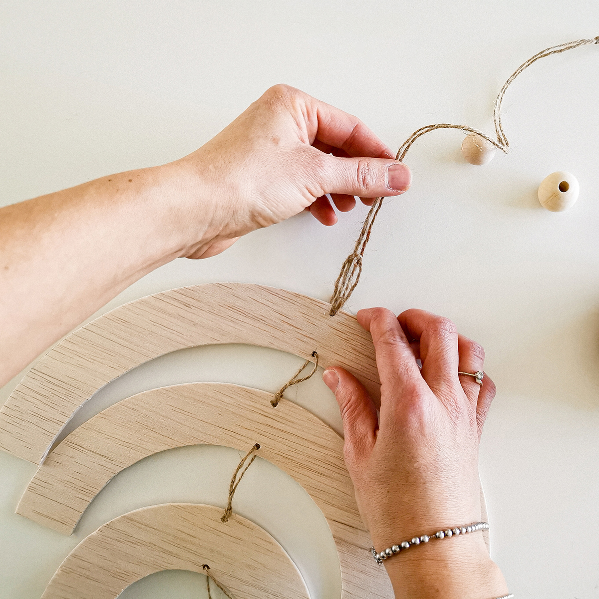 DIY - Mobile arc-en-ciel - L'An Vert du Décor